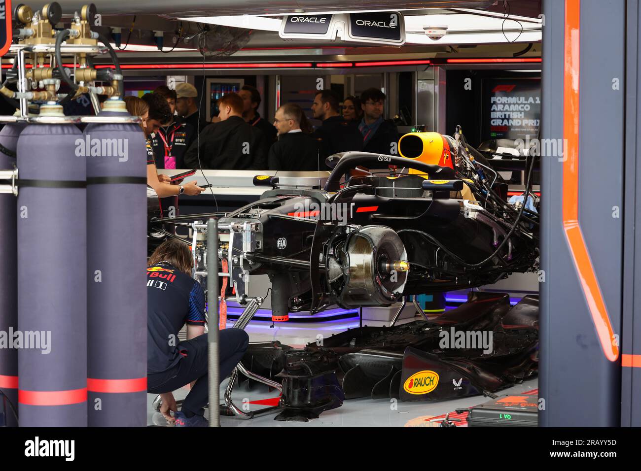 Red Bull Racing Honda RB18, garage, box, mechanical detail during the ...