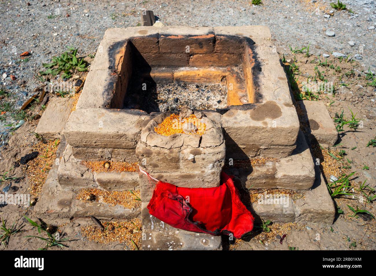 Ancient fire pit hi-res stock photography and images - Alamy