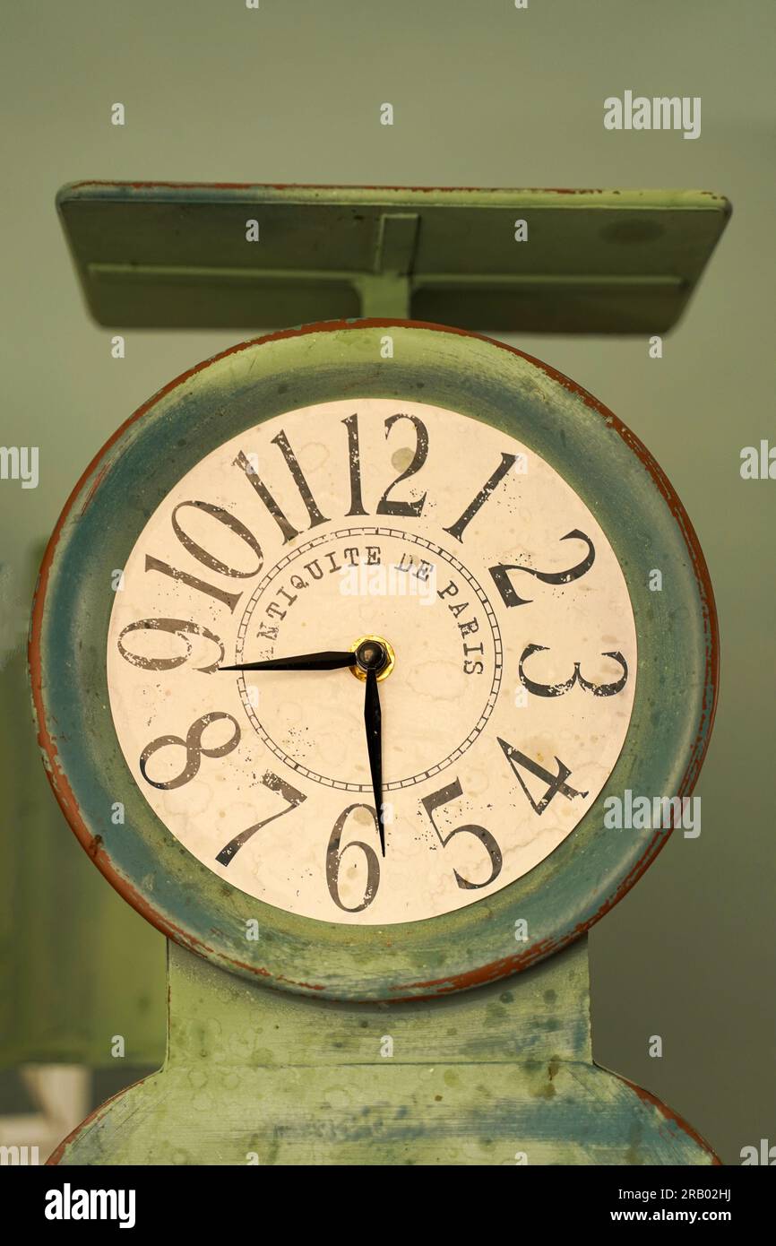 Vintage old retro watch clock Stock Photo - Alamy