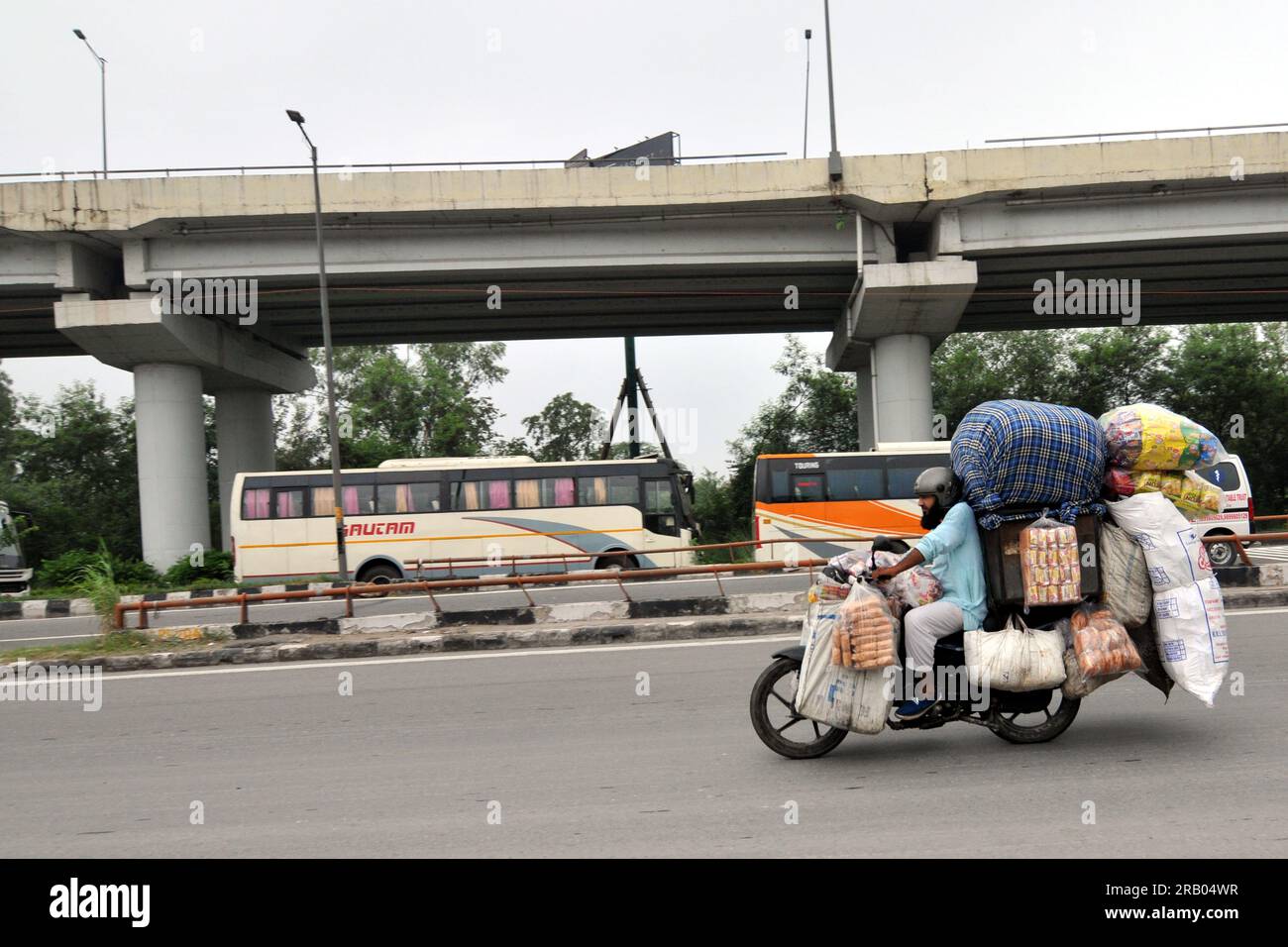 New Delhi, Delhi, India. 6th July, 2023. Vendors on overloaded bike, in ...