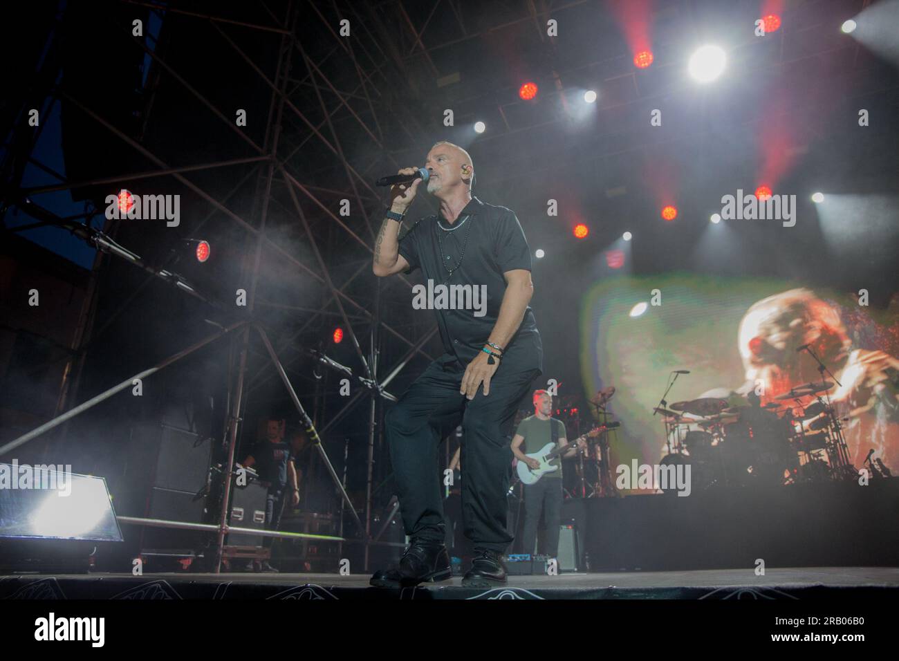 Eros ramazzotti live hi-res stock photography and images - Alamy
