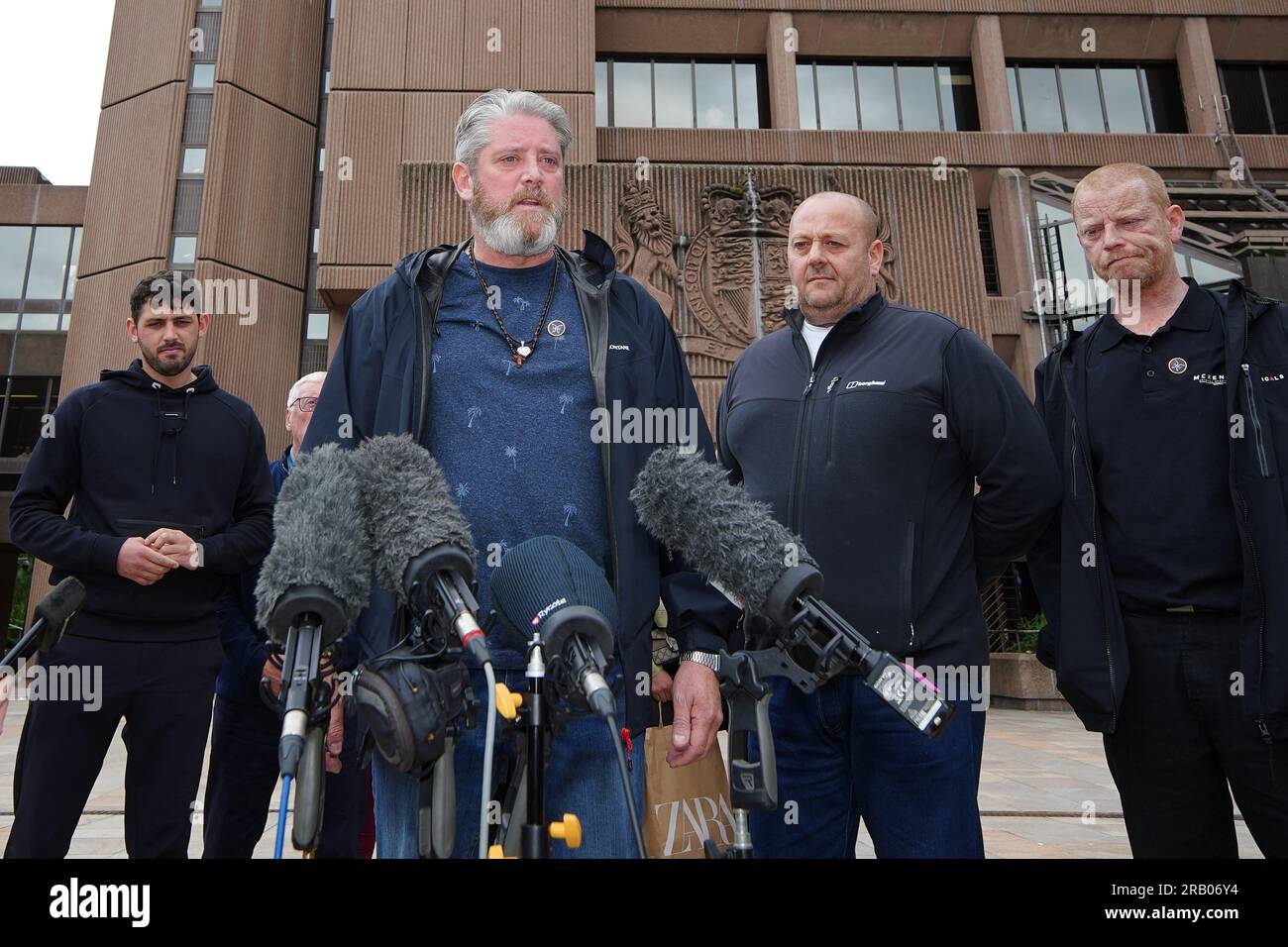 Elle edwards pub hi-res stock photography and images - Alamy