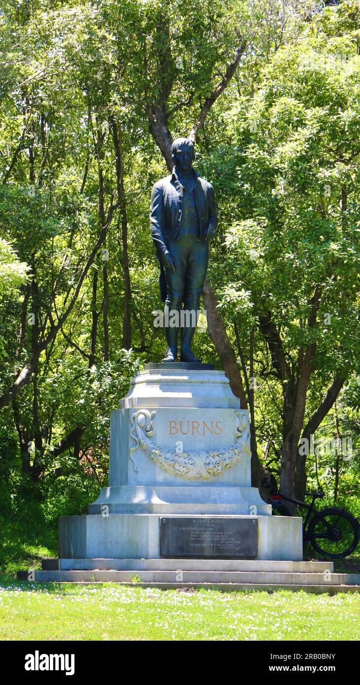 Bronze statue of Scottish poet Robert Burns by Melvin Earl Cummings ...