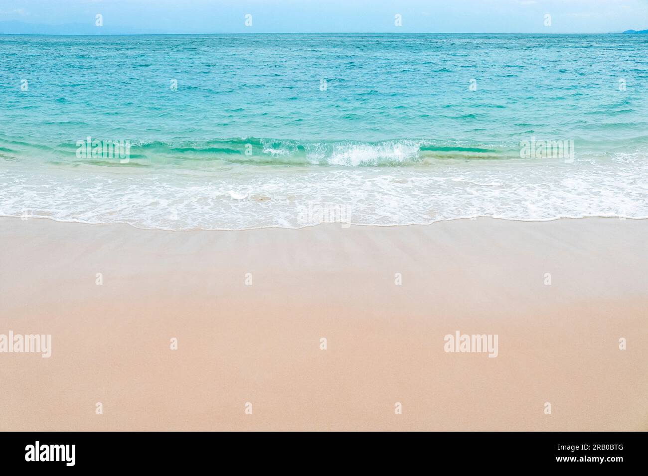 Transparent ocean water sandy sea hi-res stock photography and images ...