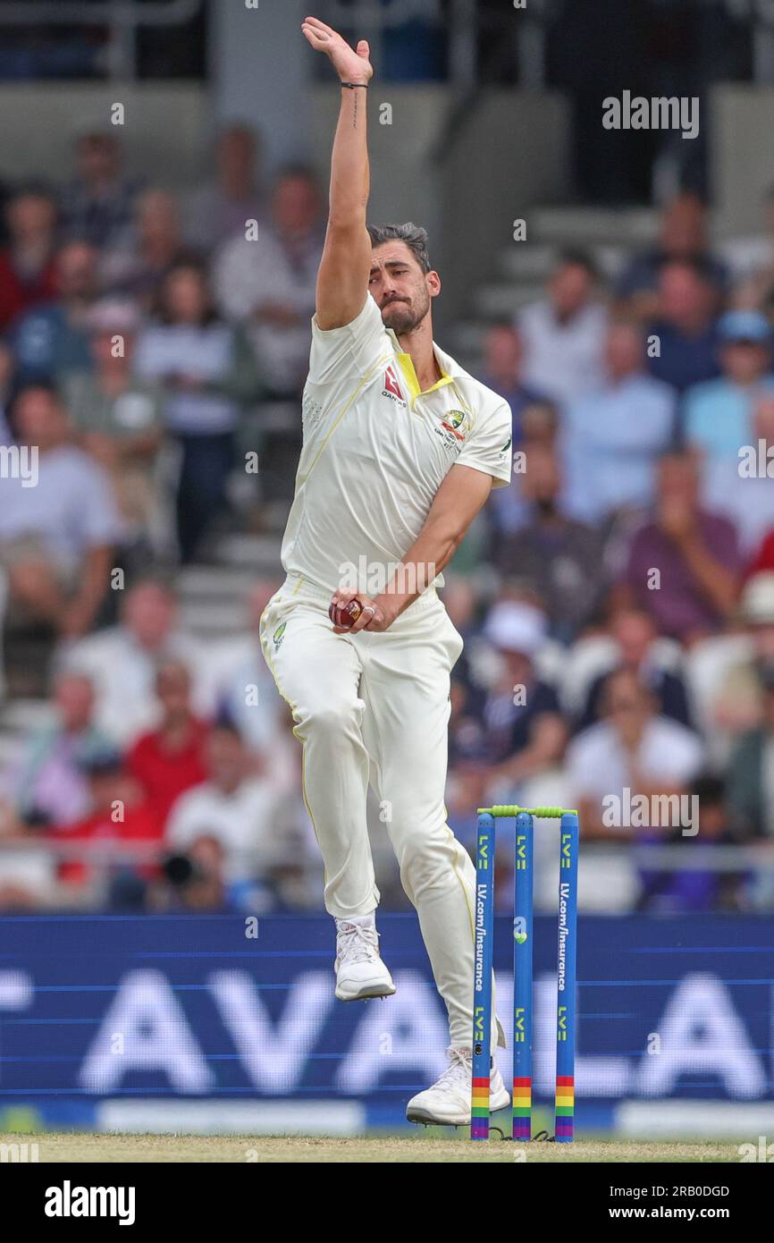 Mitchell Starc of Australia delivers the first ball of the innings ...