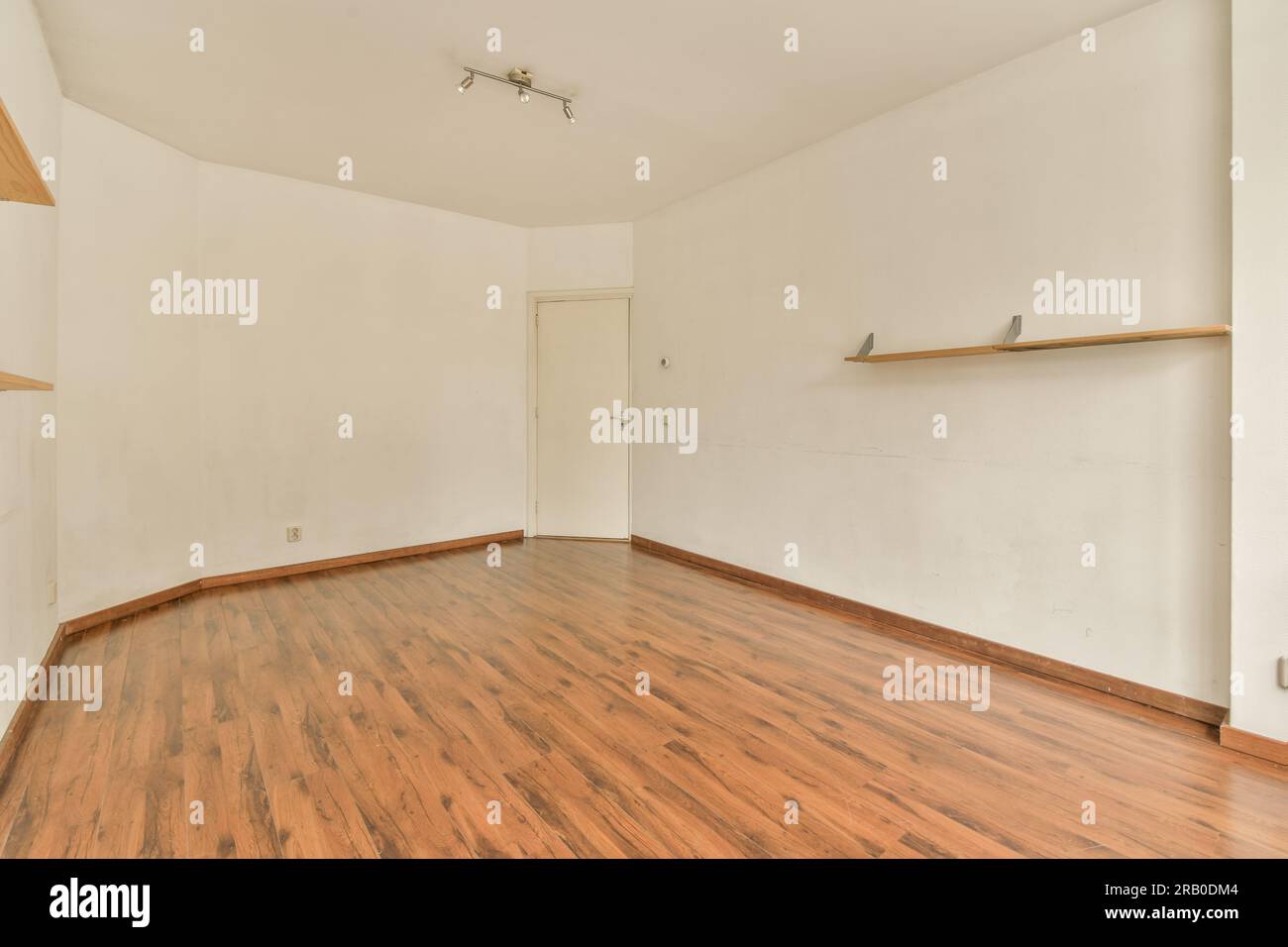 an empty room with wood flooring and white walls in the room is very ...
