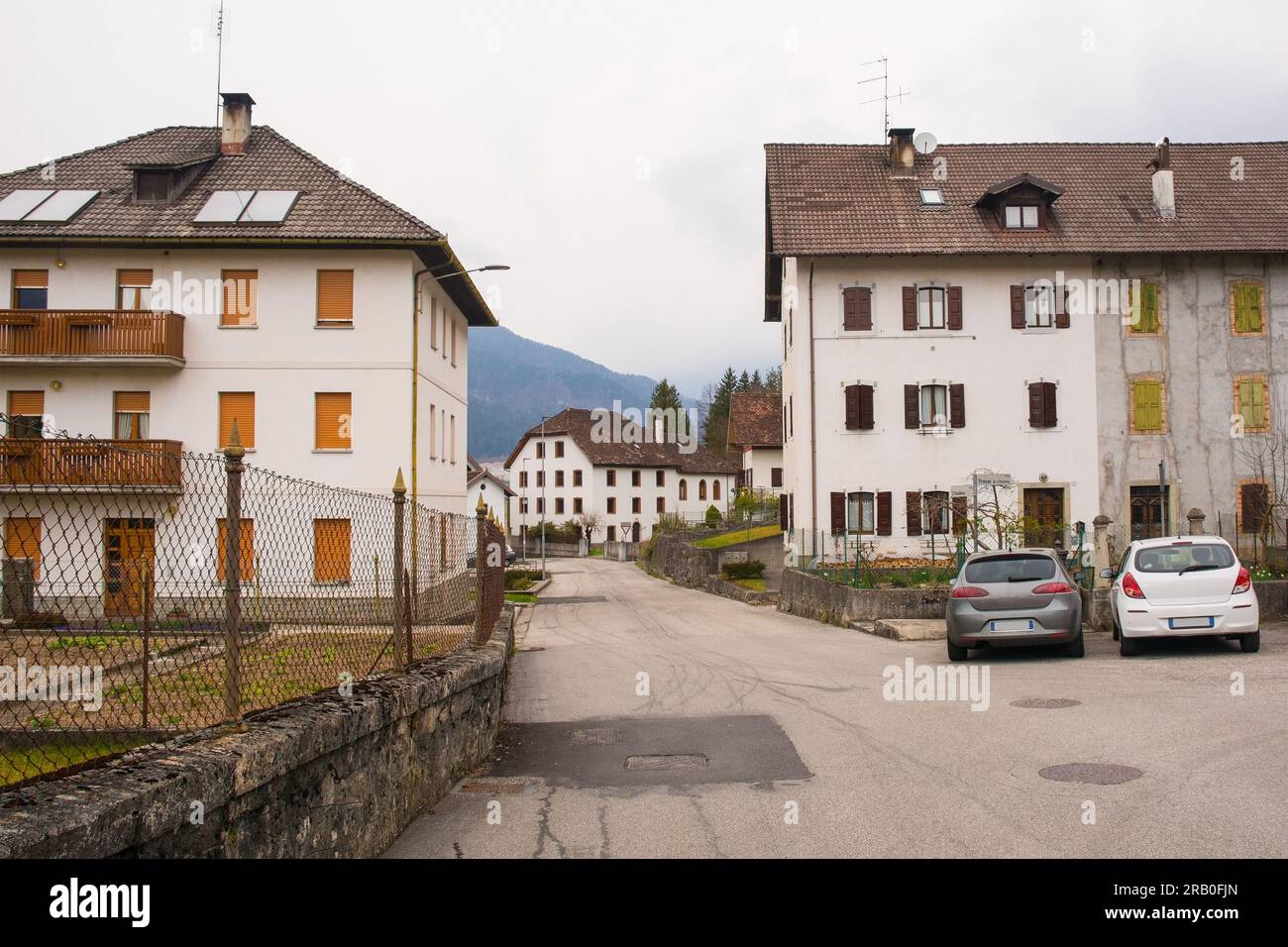 Village ovaro hi-res stock photography and images - Alamy