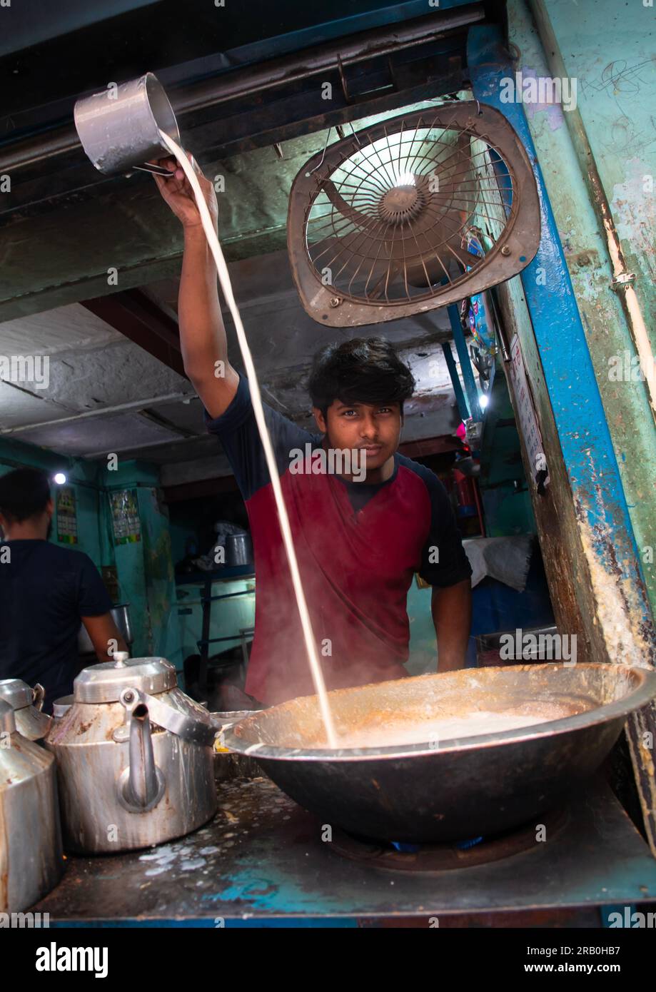 Indian man pouring hot milk tea in old Delhi, Delhi, New Delhi, India ...