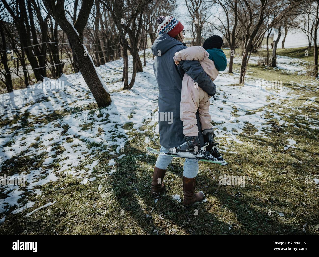 Mother and daughter packing hi-res stock photography and images - Alamy