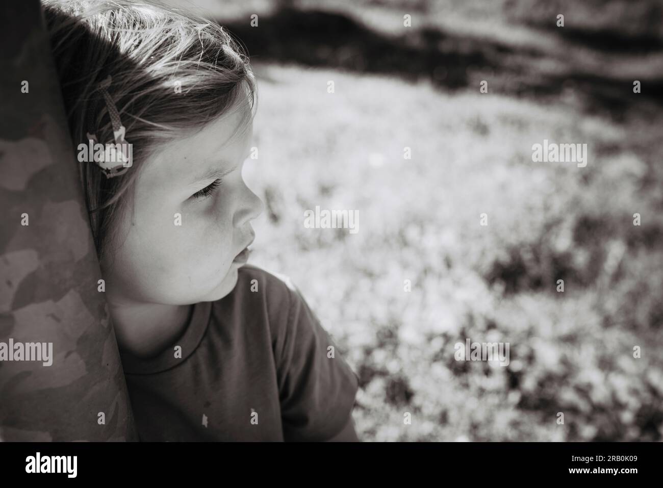 Little girl leaning on her mother Stock Photo - Alamy