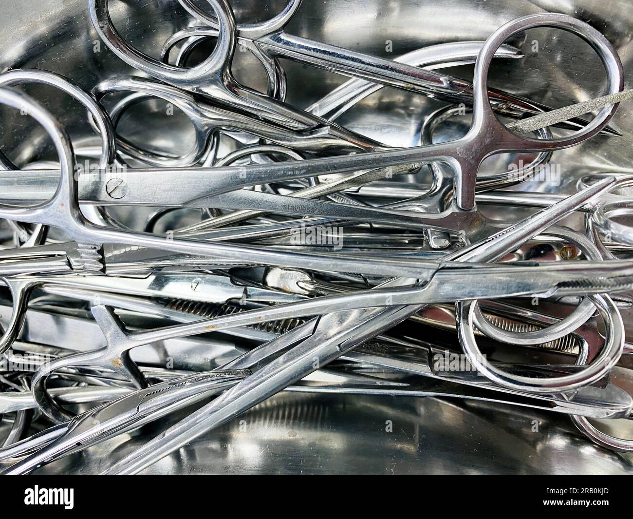 Surgical clamps hi-res stock photography and images - Alamy