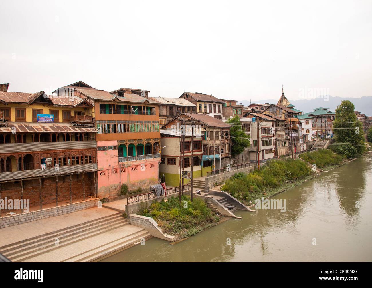 Kashmiri Heritage Buildings Along Jhelum River Jammu And Kashmir