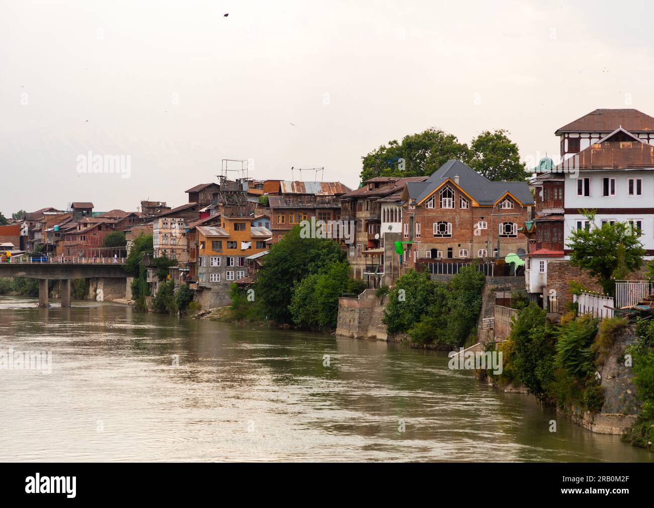 Kashmiri Heritage Buildings Along Jhelum River Jammu And Kashmir
