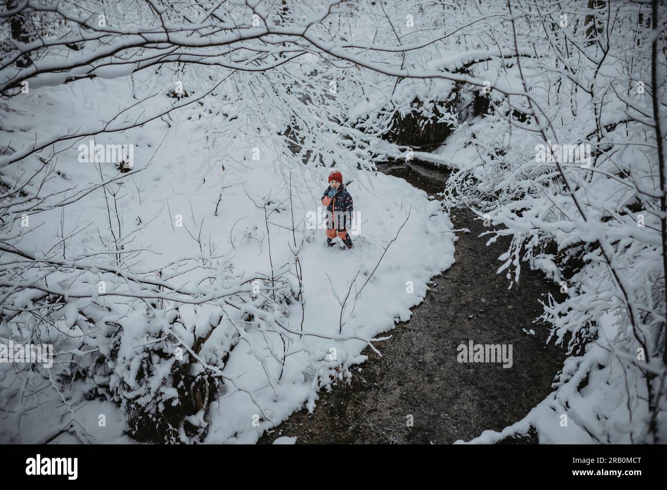 Young boy in snow hi-res stock photography and images - Alamy
