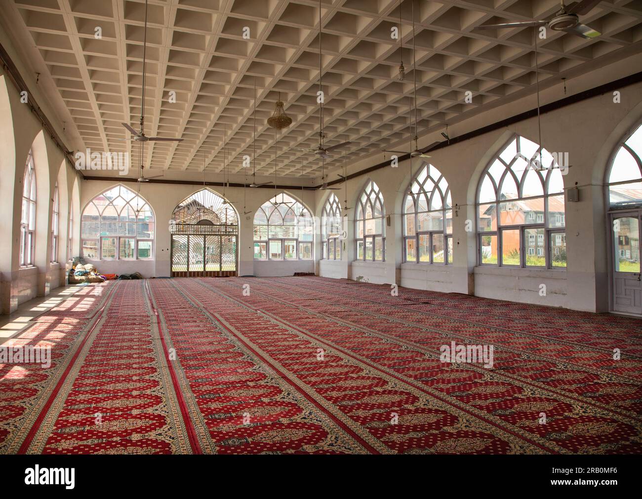 Prayer hall in Hazratbal Masjid, Jammu and Kashmir, Srinagar, India ...