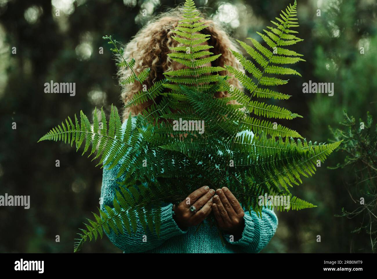 Natural lifestyle and love for nature people concept healthy lifestyle ...