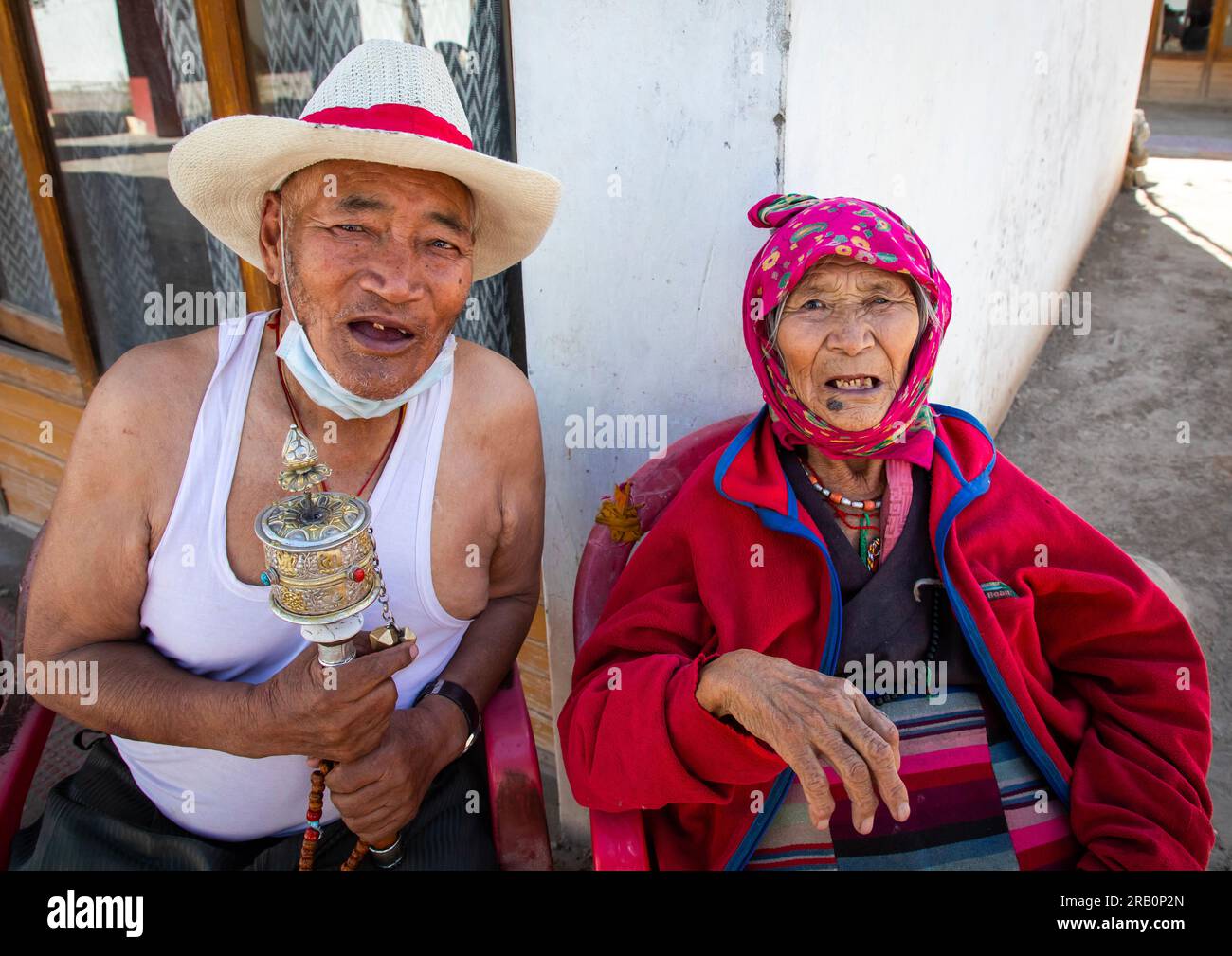 Tibetan women spinning prayer wheel hi-res stock photography and images ...
