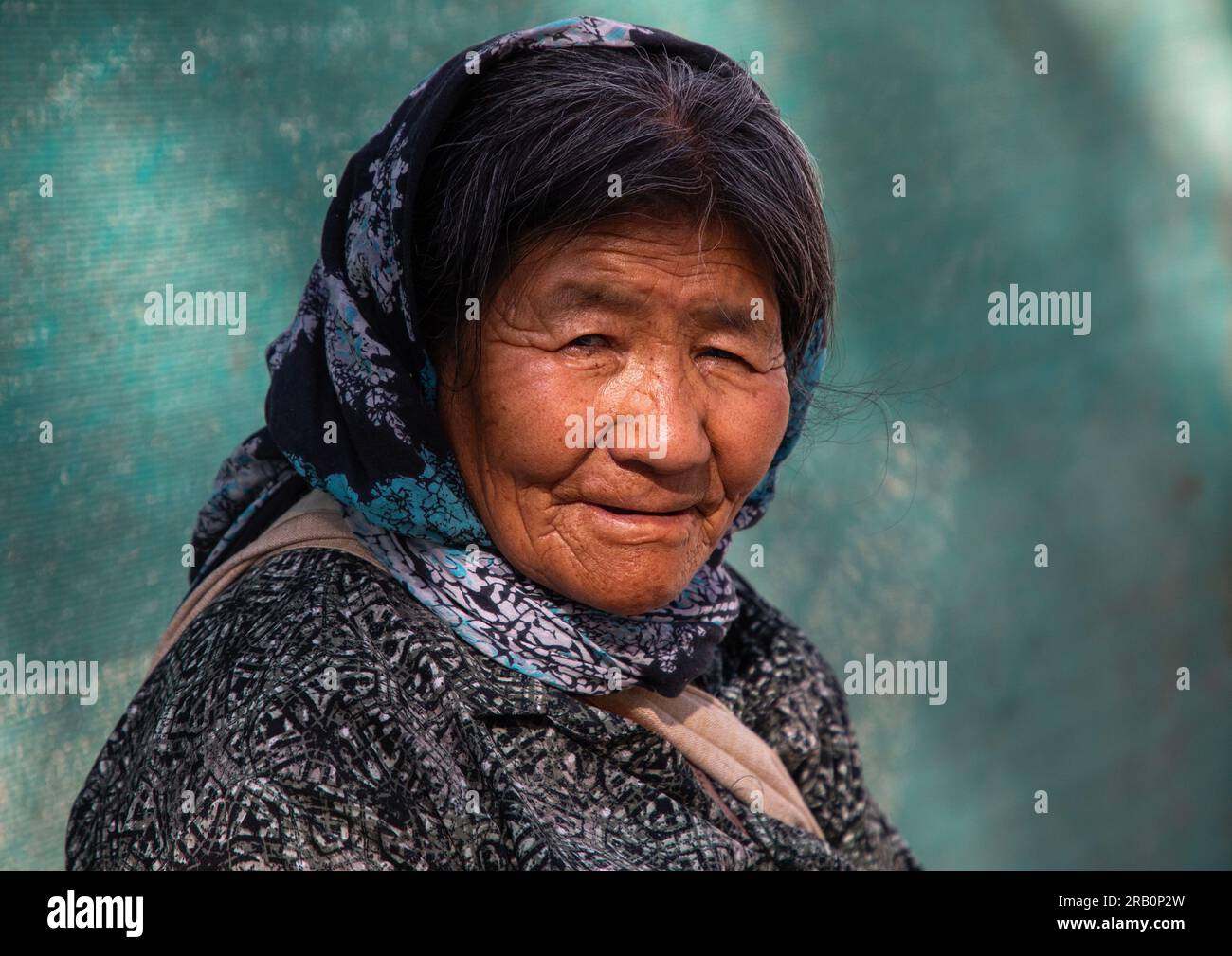 Tibetan woman portrait ladakh hi-res stock photography and images - Alamy