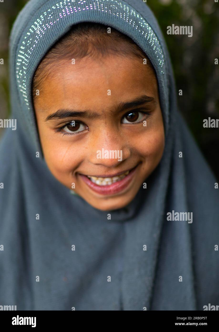 Muslim girl smiling india hi-res stock photography and images - Alamy