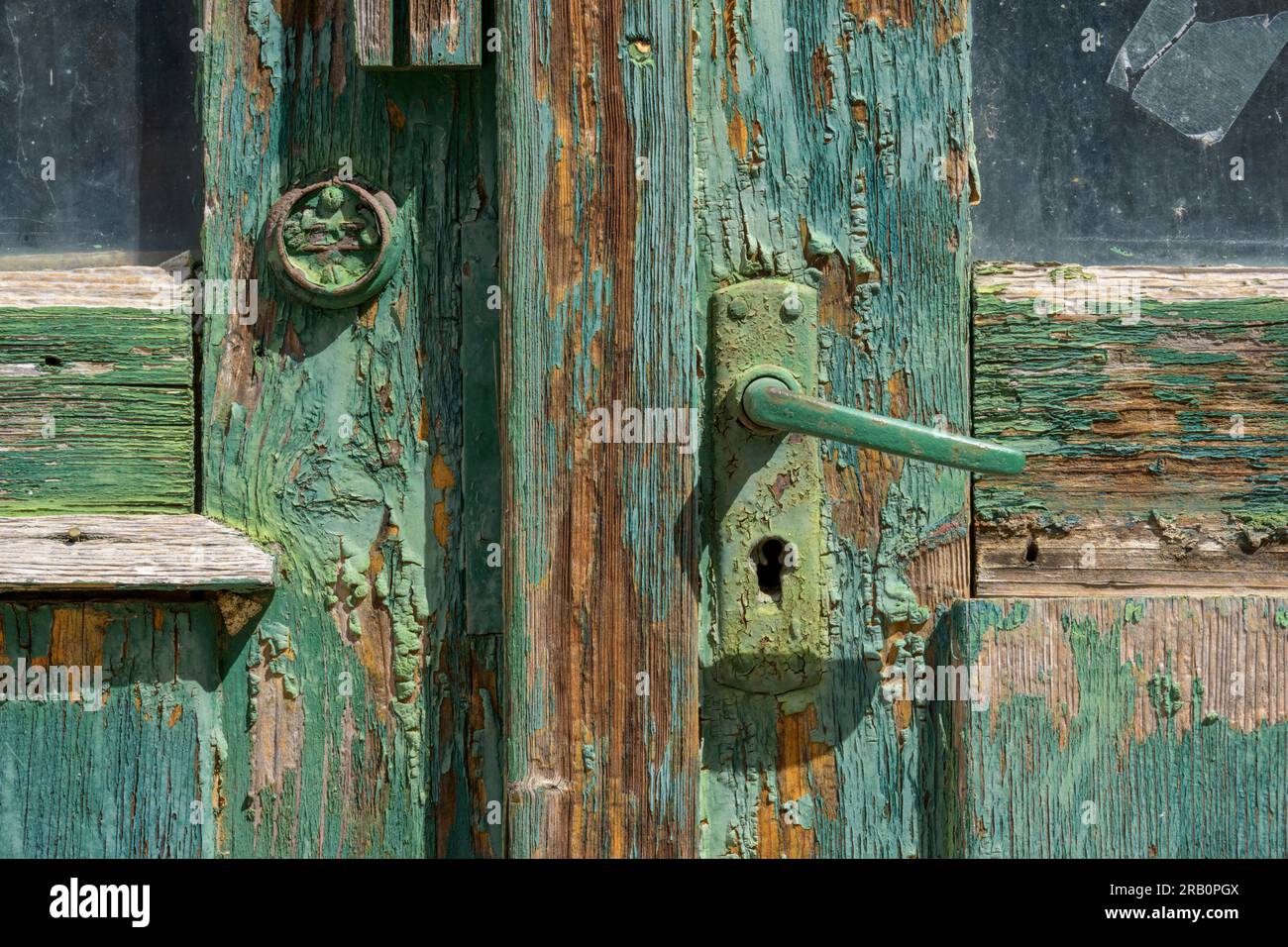 Germany, Baden-Württemberg, Eppingen, old door of the "Bossert-Haus" in ...