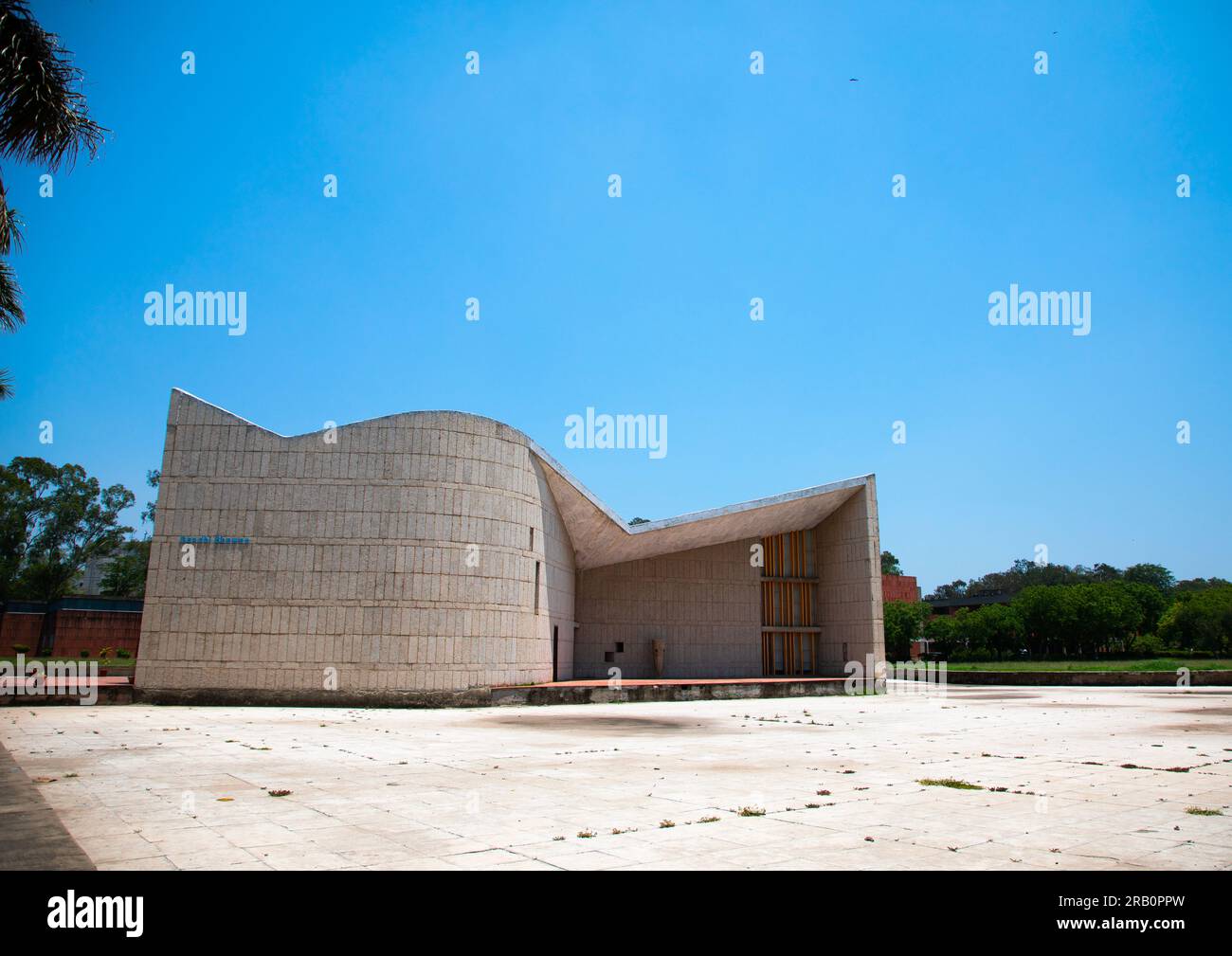 Gandhi Bhavan at the Panjab University by Pierre Jeanneret, Punjab ...