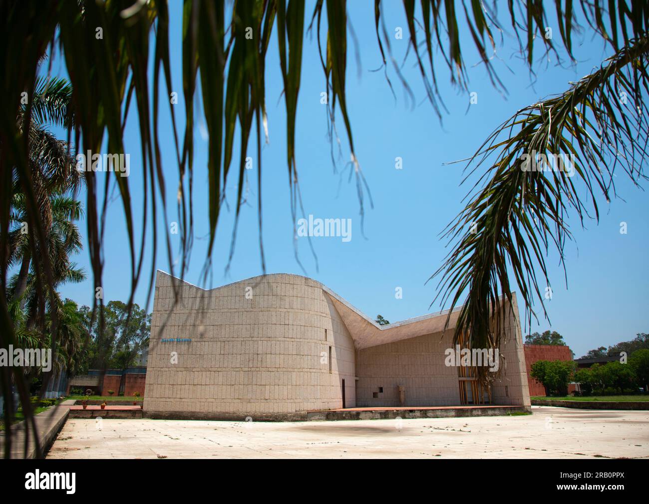 Gandhi Bhavan at the Panjab University by Pierre Jeanneret, Punjab ...