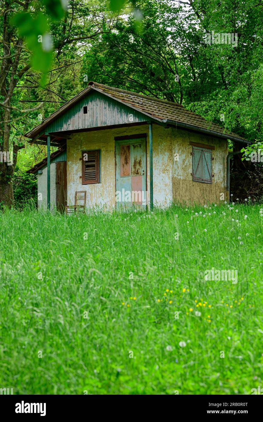Old abandoned hut hi-res stock photography and images - Alamy
