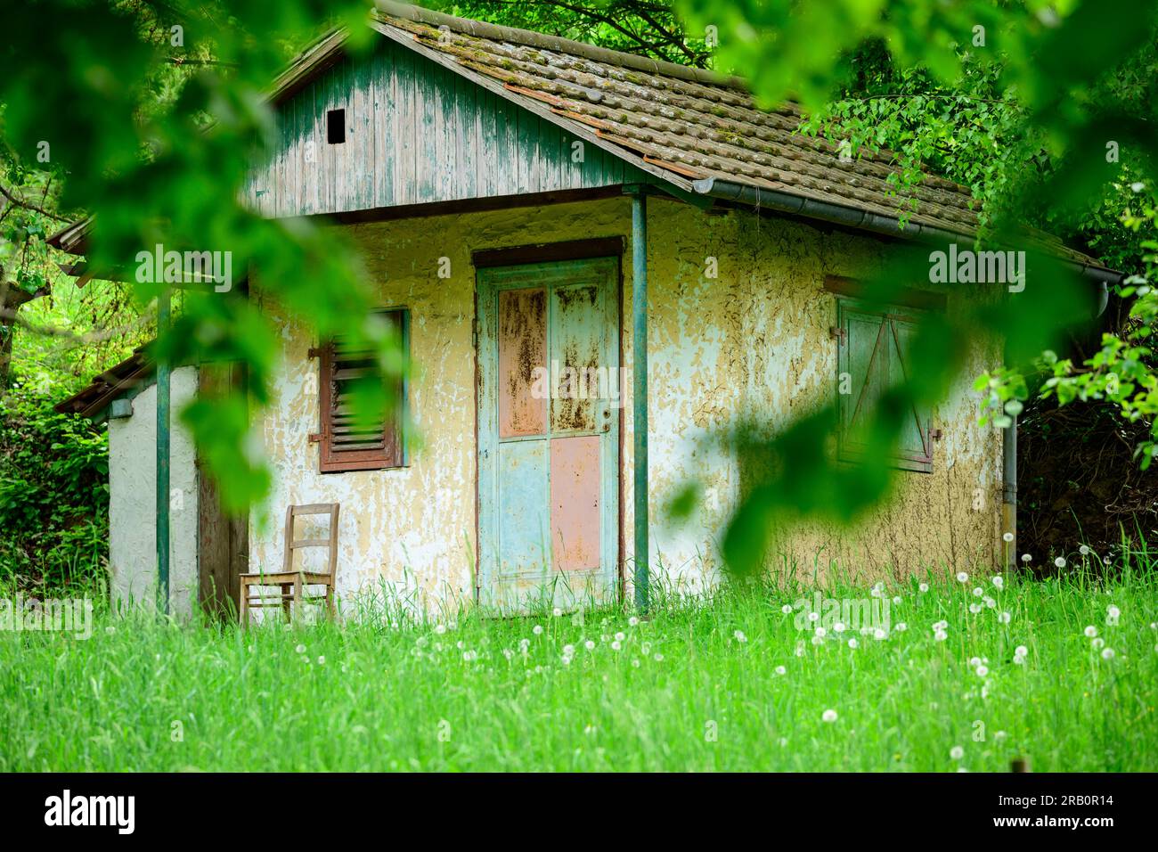 Old abandoned hut Stock Photo - Alamy