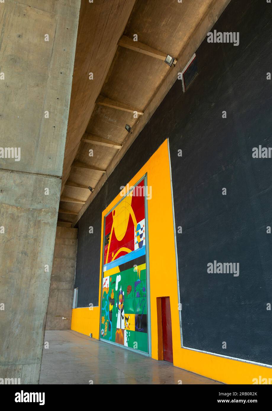 Entry gate to the Palace of Assembly painted by Le Corbusier, Punjab ...