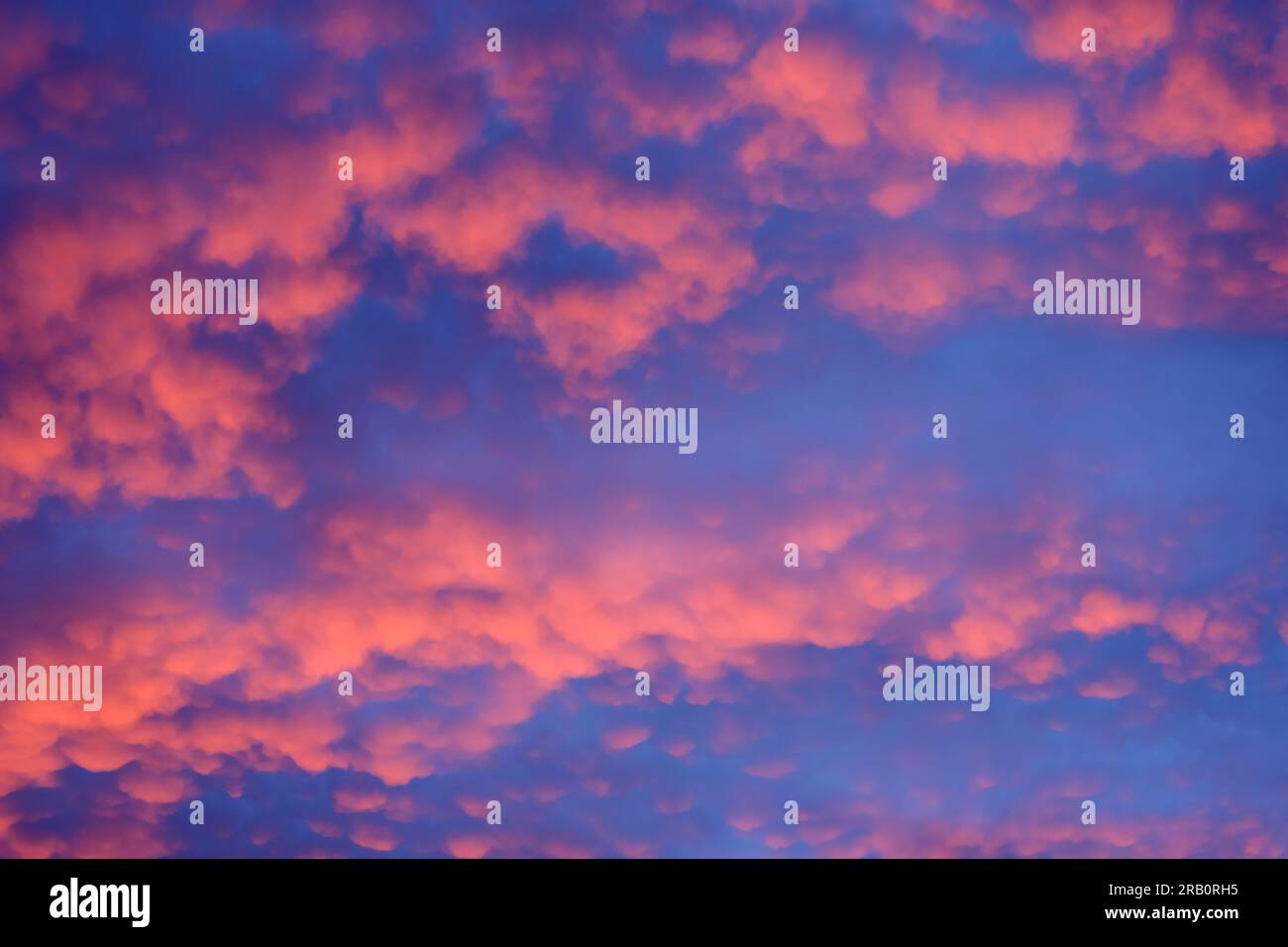 Red morning sky hi-res stock photography and images - Alamy