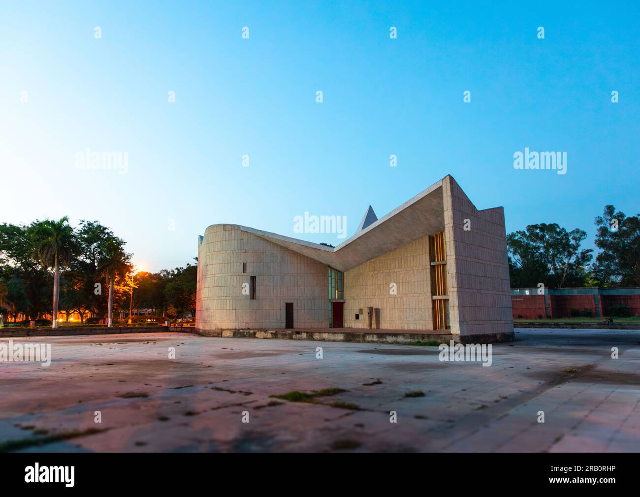 Gandhi Bhavan by Pierre Jeanneret at the Panjab University, Punjab ...