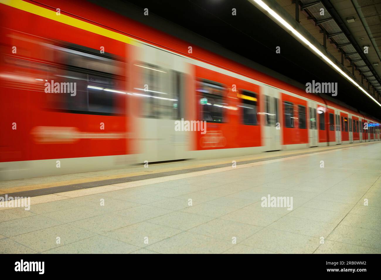 Arriving suburban train, class 420 in traffic red, Feuersee station ...