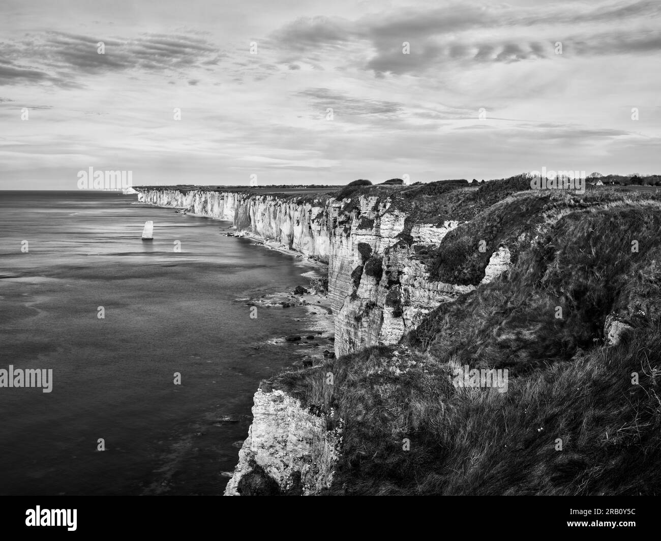 On the cliff between Yport and Etretat, Normandy Stock Photo - Alamy