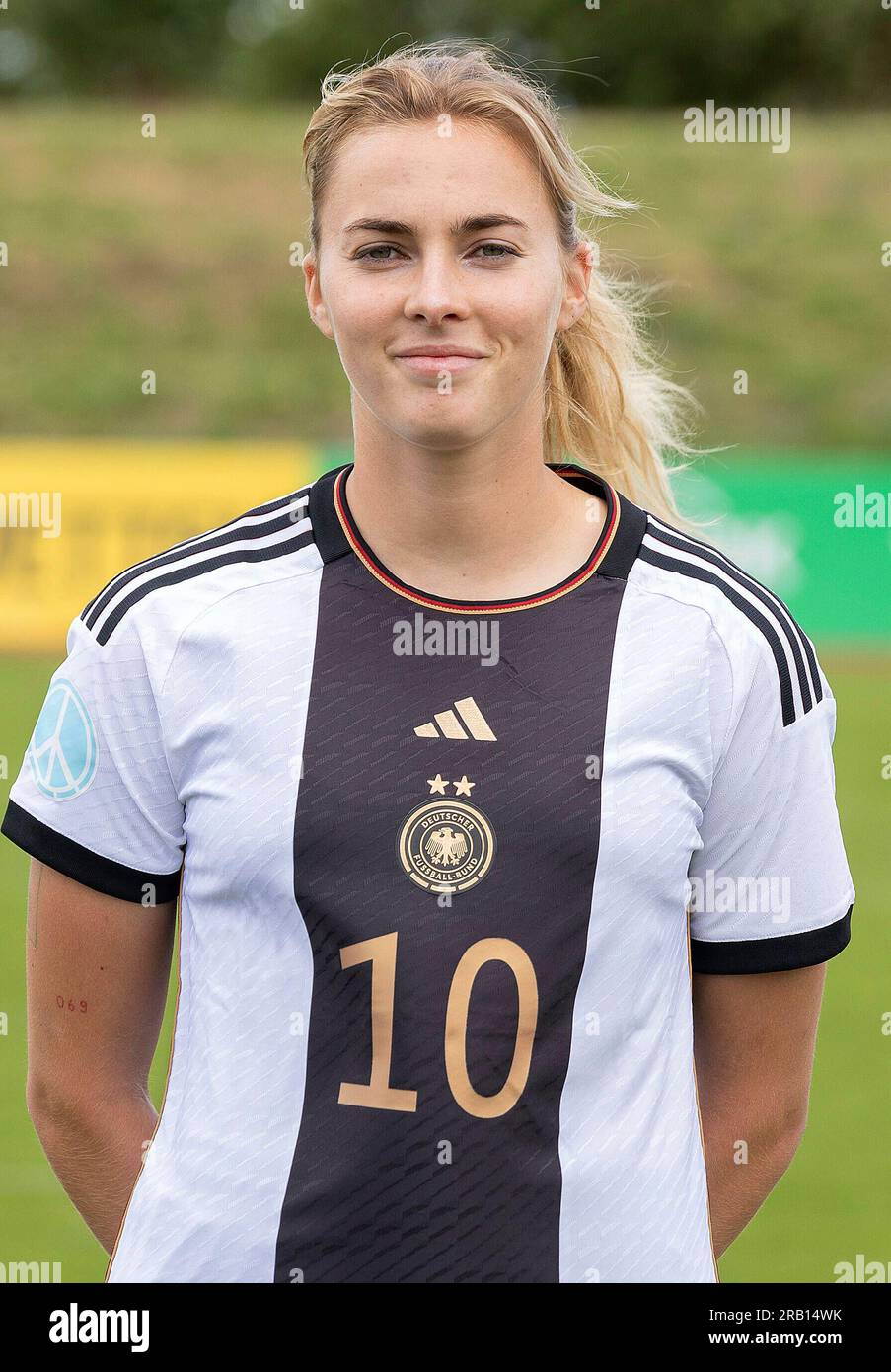Laura freigang womens football hi-res stock photography and images - Alamy