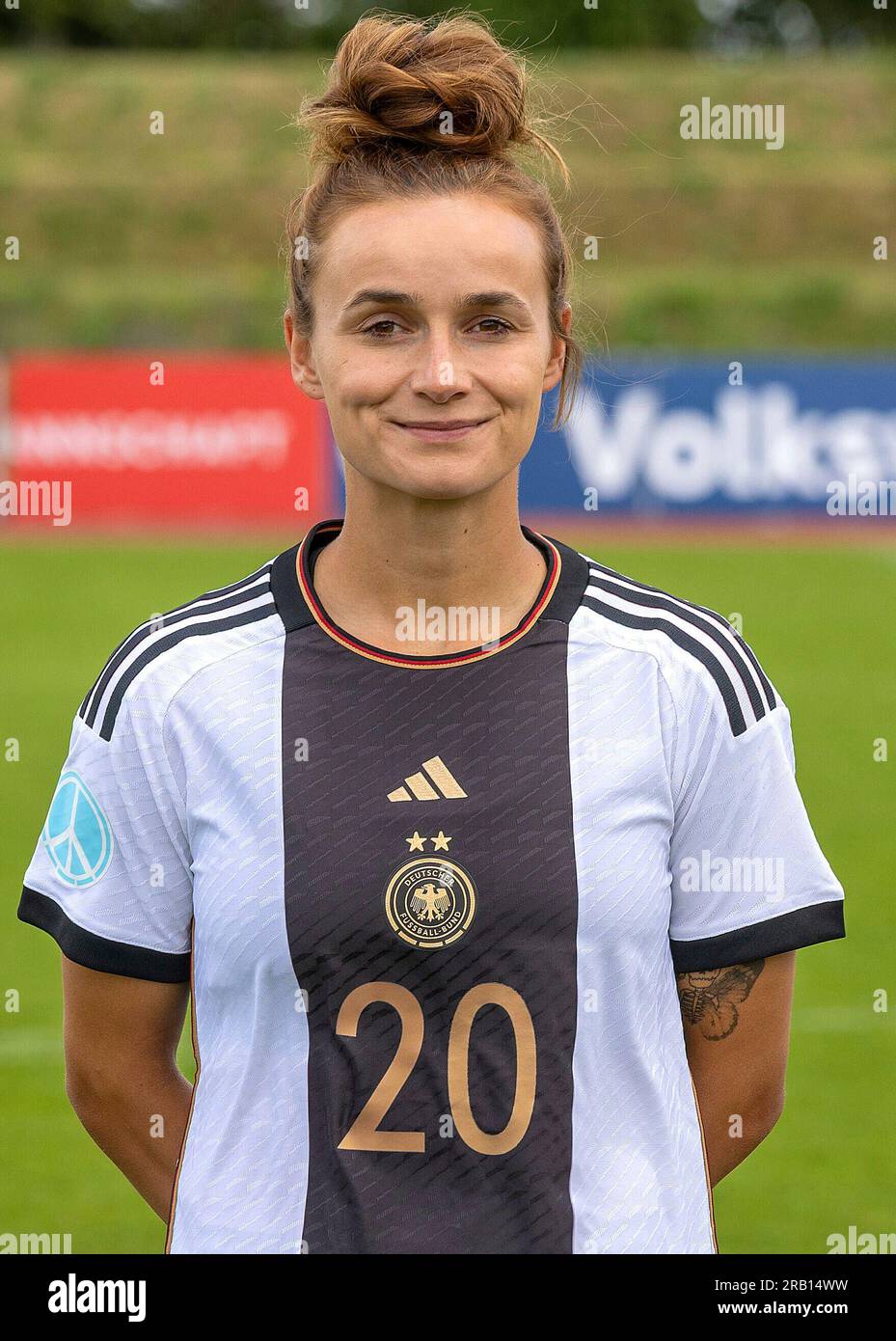 Women lina hi-res stock photography and images - Alamy