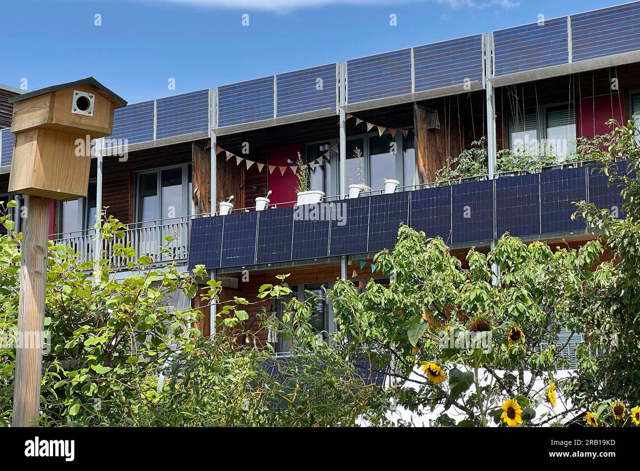 Hair, Deutschland. 06th July, 2023. Apartments with balcony power plant ...