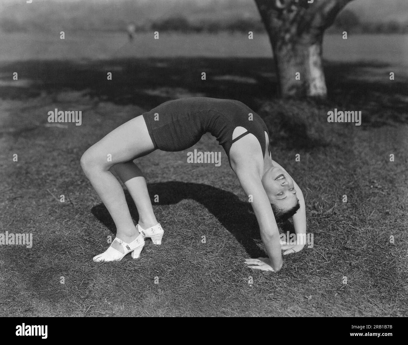 Hollywood, California: 1927 Silent film actress Gertrude Short does a ...