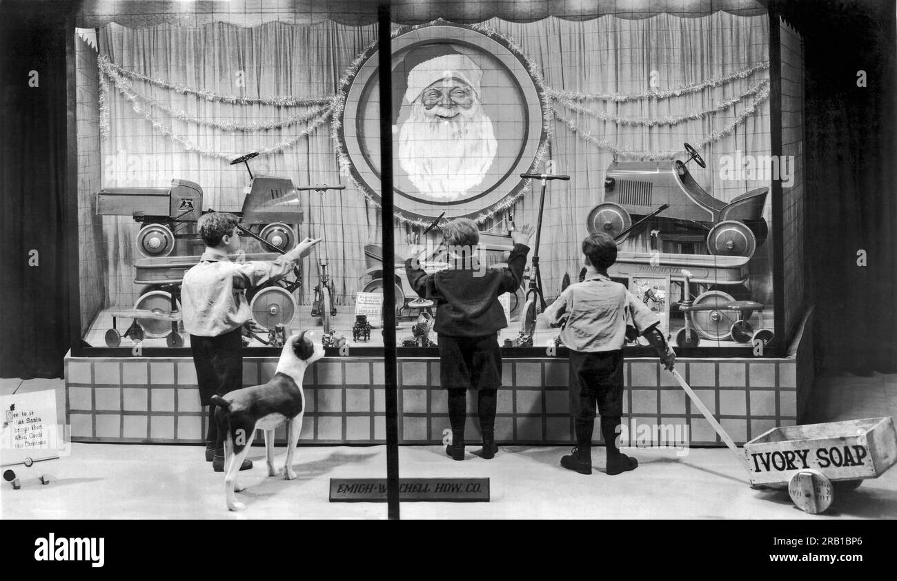 Vintage hardware store sign Black and White Stock Photos & Images - Alamy