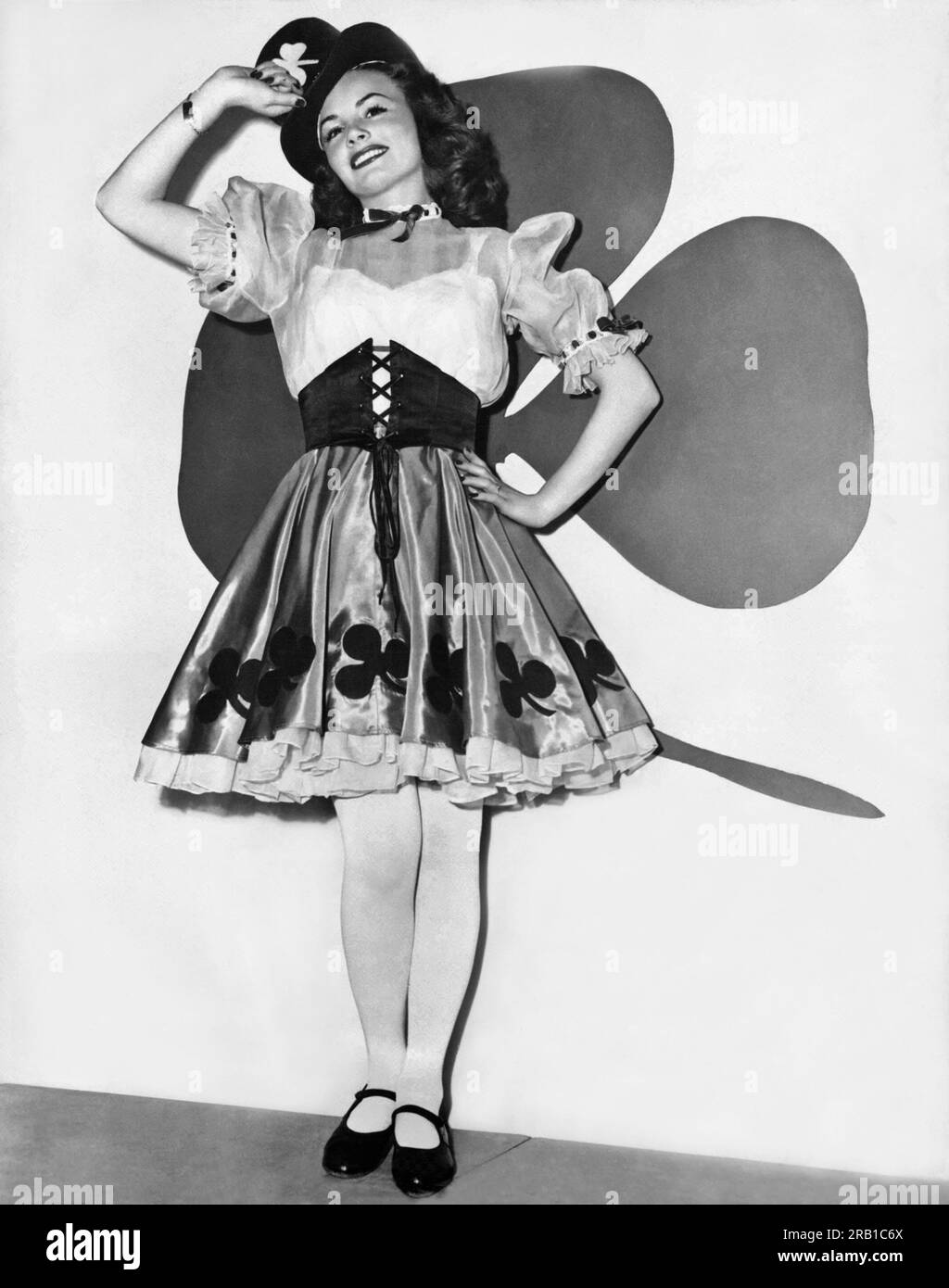 On the set 1943 hi-res stock photography and images - Alamy