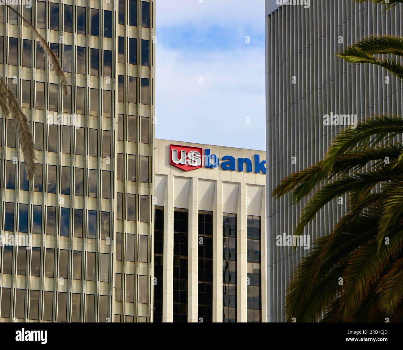 US Bank skyscraper building signage One California Street Downtown San ...