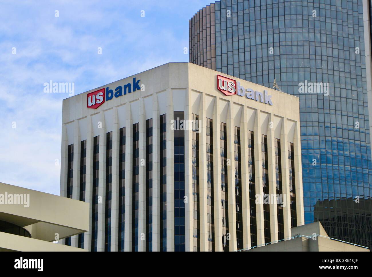 US Bank skyscraper building signage One California Street Downtown San ...