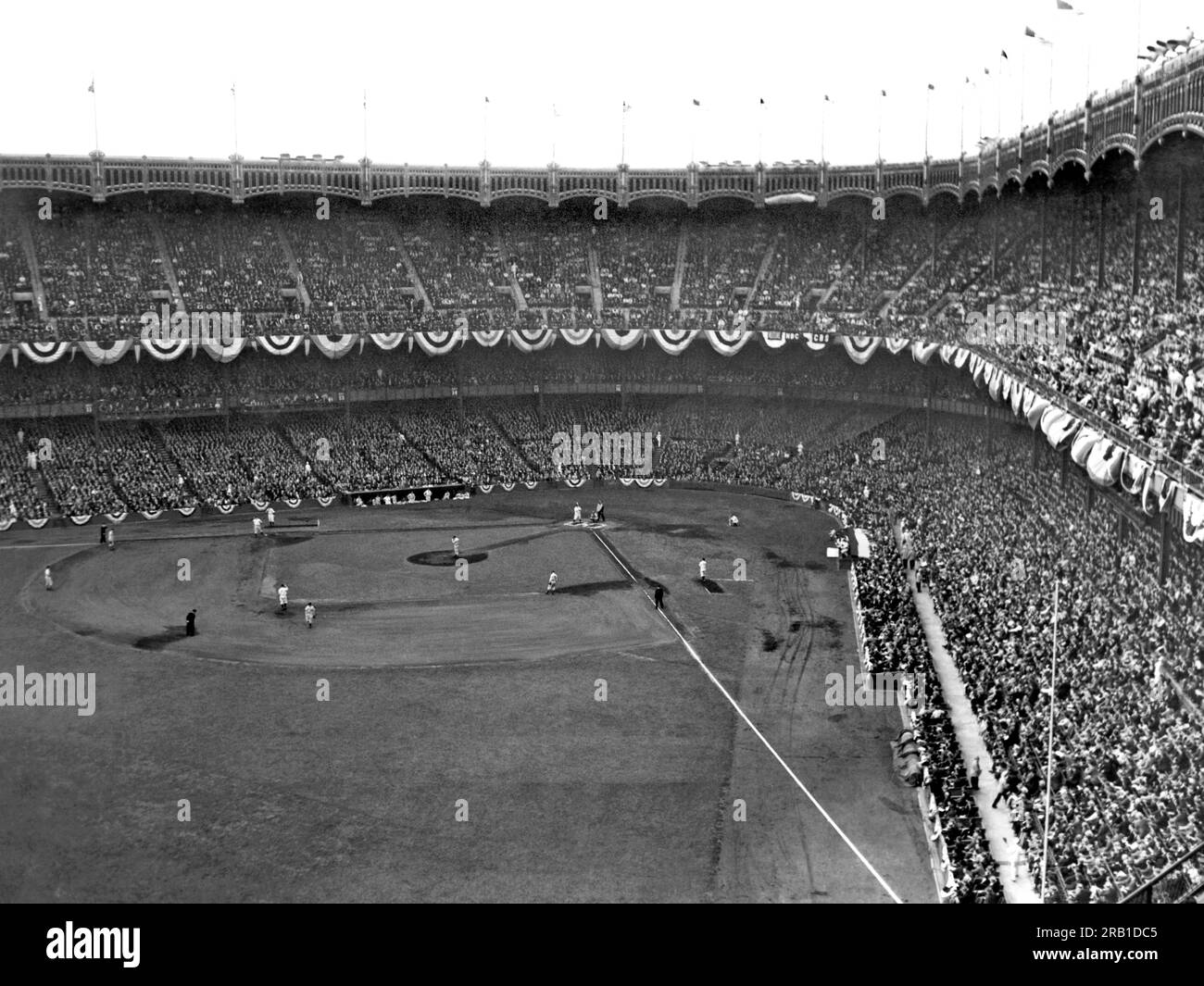 New York, New York: October 6, 1937. Thousands of fans watched the New ...