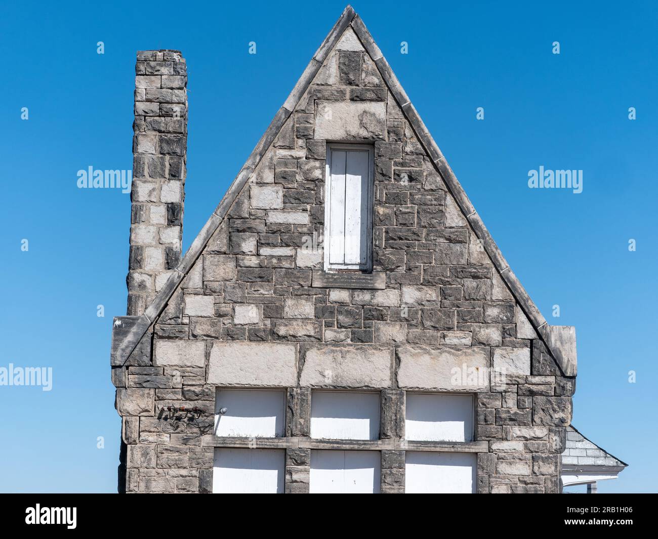 an old stone cemetery building in a Denver graveyard Stock Photo - Alamy