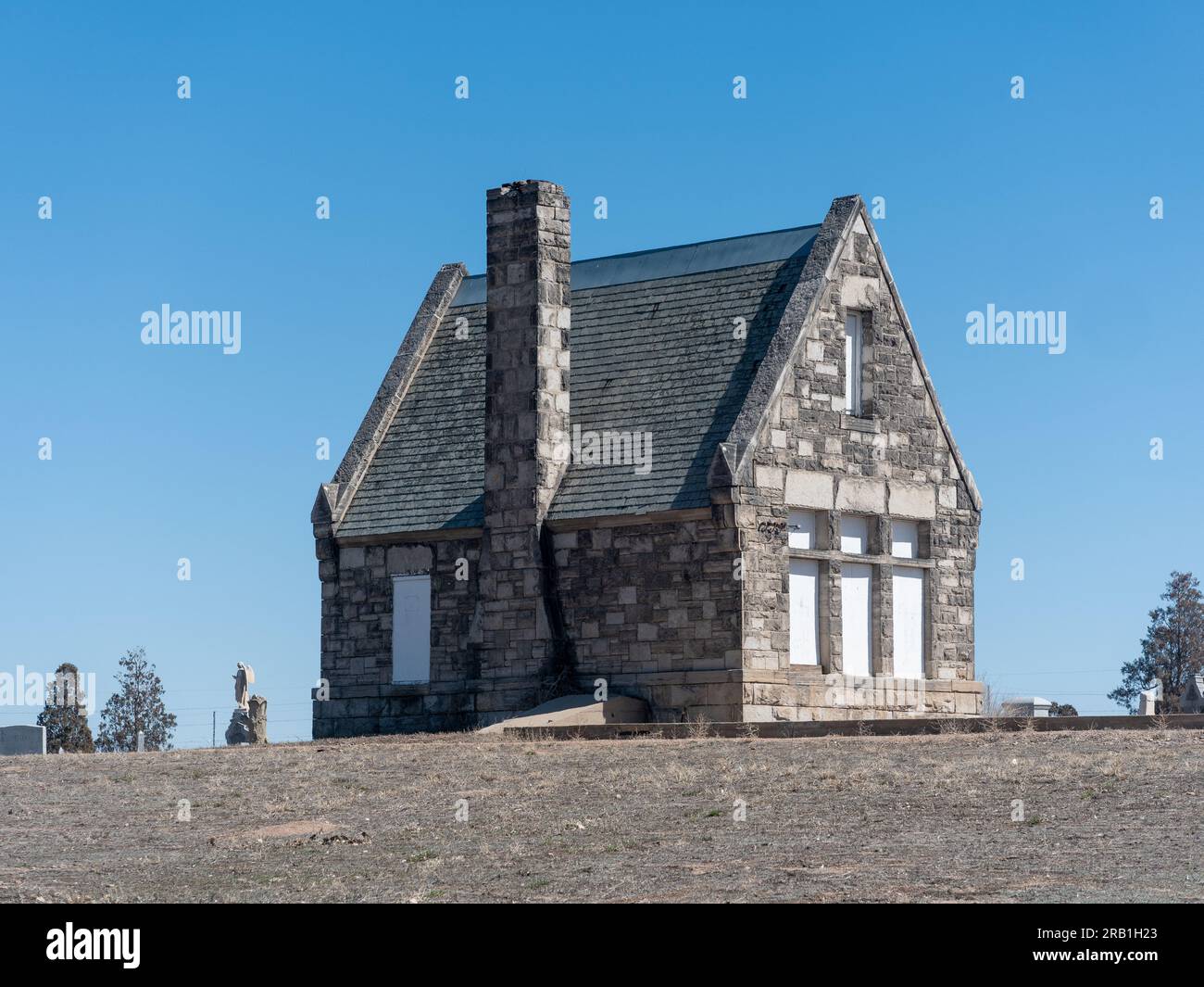 an old stone cemetery building in a Denver graveyard Stock Photo - Alamy