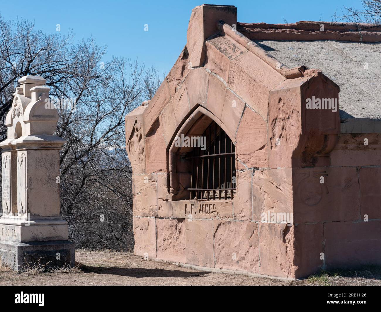 stone mausoleum in a Denver Colorado cemetery Stock Photo - Alamy