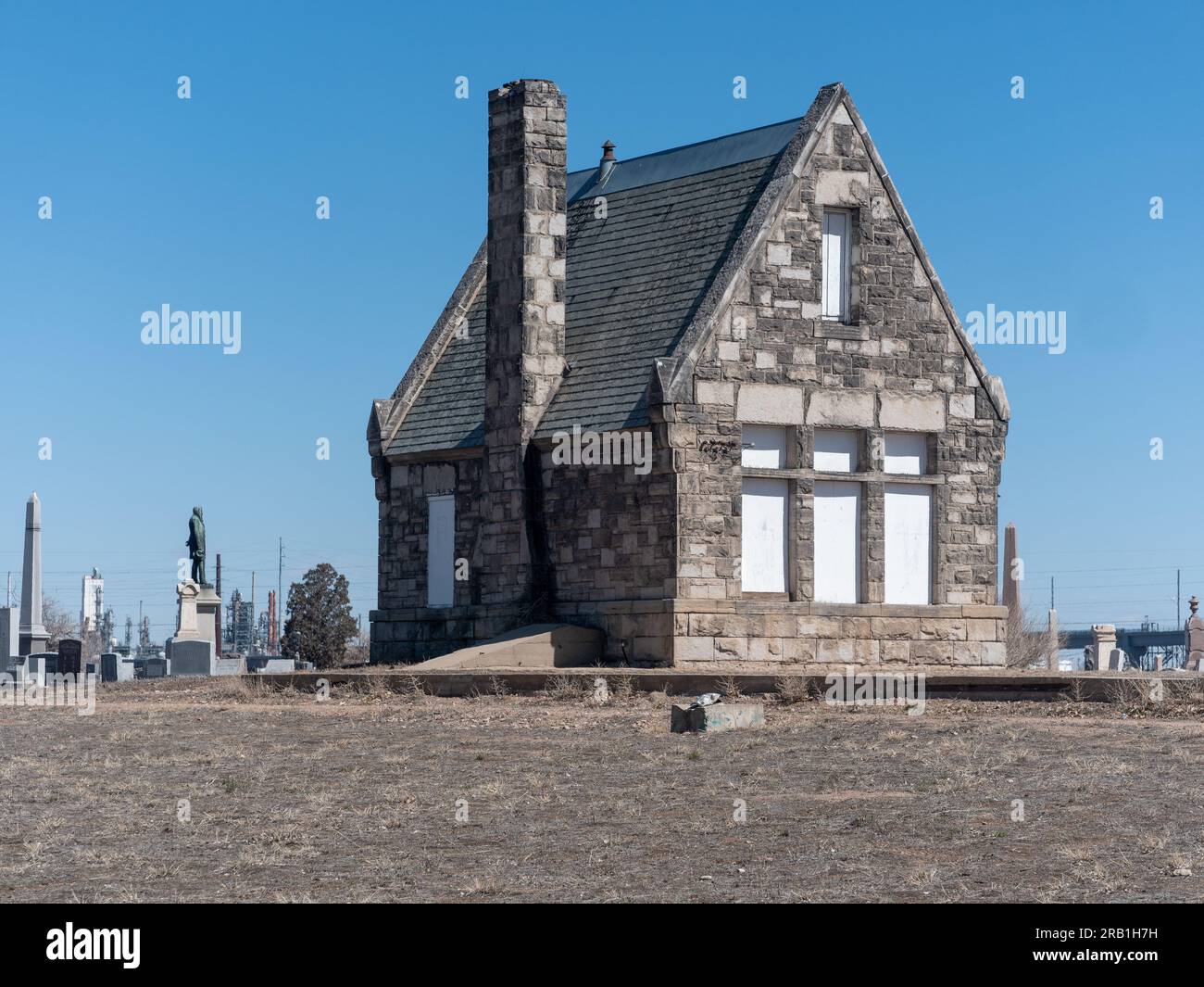 an old stone cemetery building in a Denver graveyard Stock Photo - Alamy