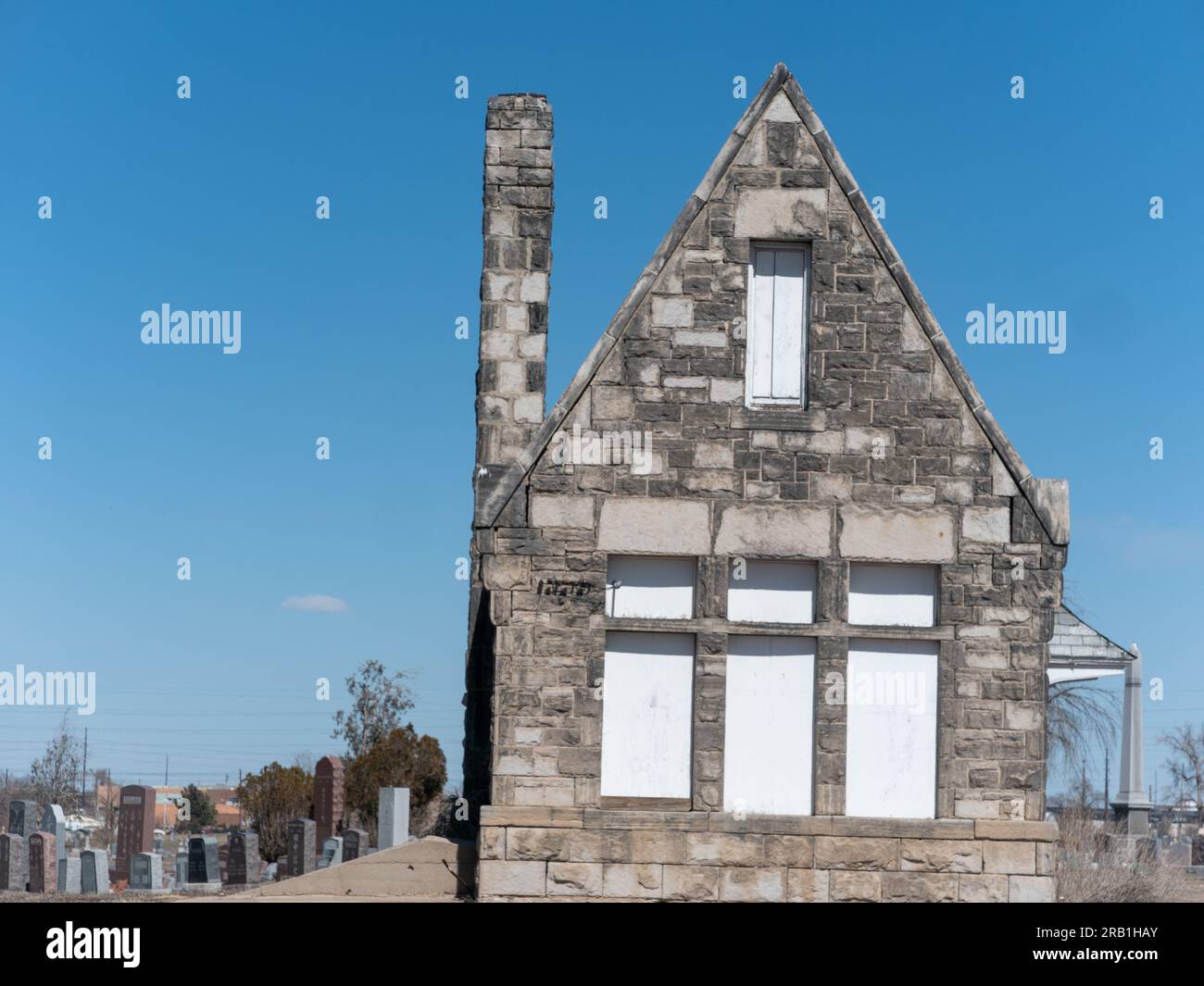 an old stone cemetery building in a Denver graveyard Stock Photo - Alamy