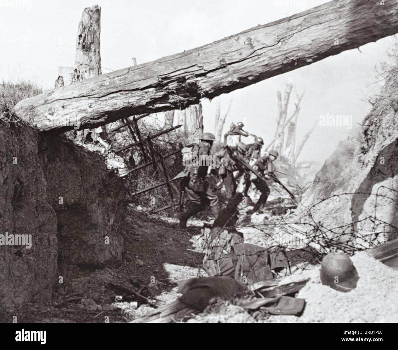 British infantry adancing through German trenches of the Wotan Line ...