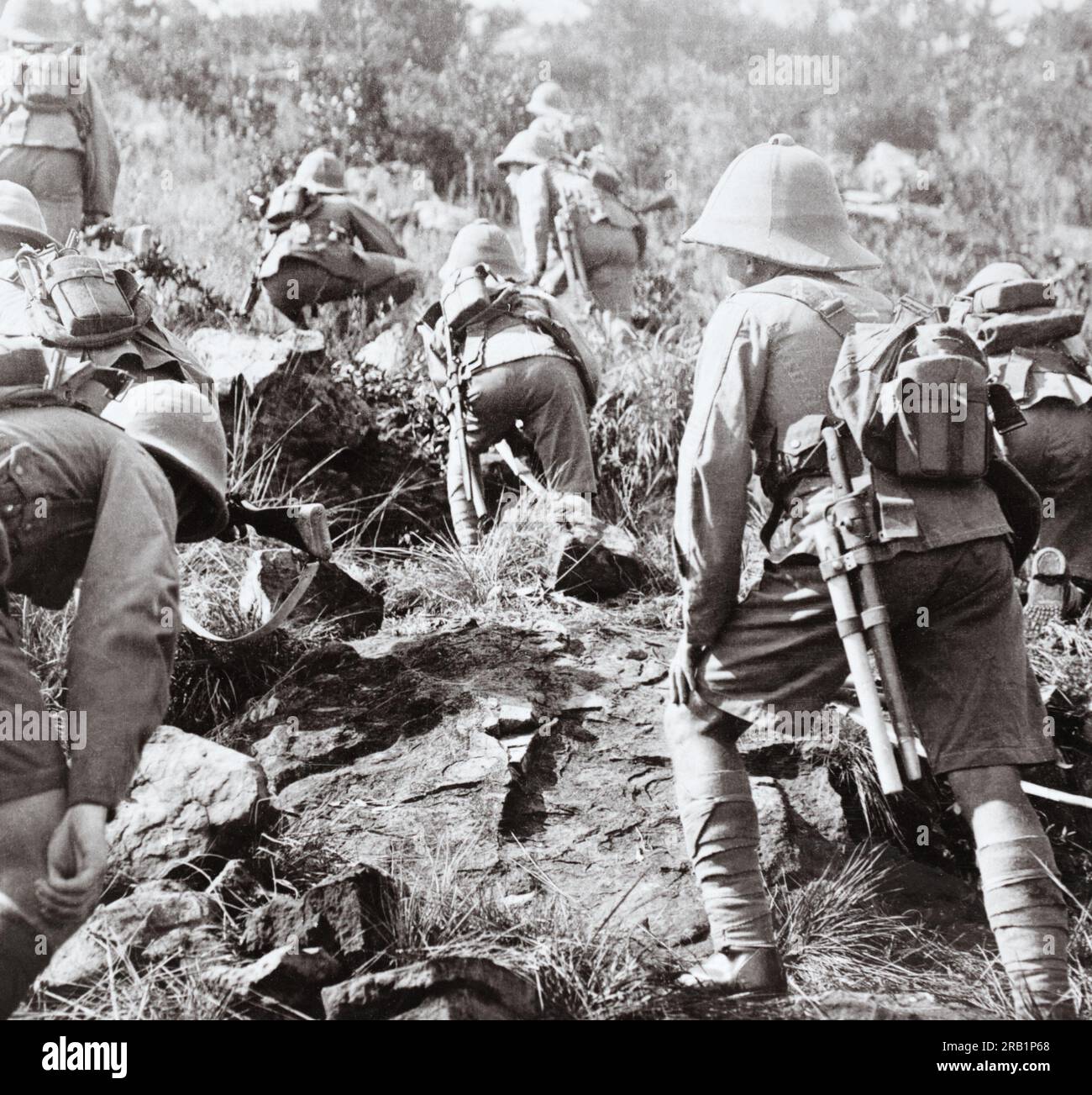 British infantry advance past hi-res stock photography and images - Alamy