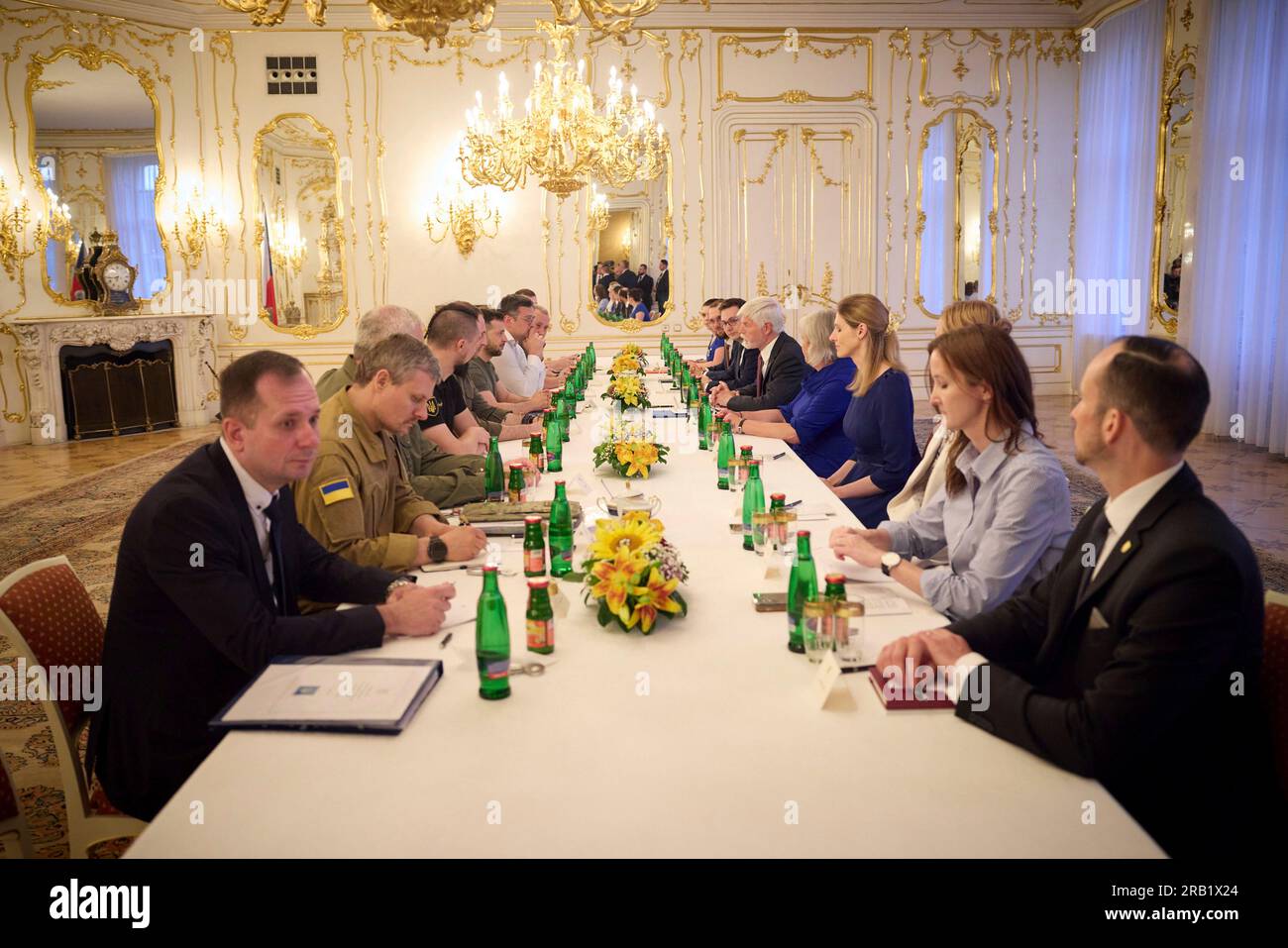 Nato conference table hi-res stock photography and images - Alamy